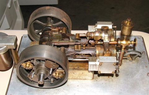 2-Cylinder Horizontal Steam Engine With Twin Flywheels - The Miniature ...