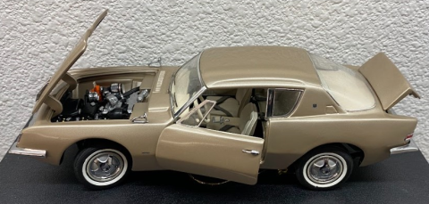 1/24 Scale Diecast Model 1963 Studebaker Avanti - The Miniature ...