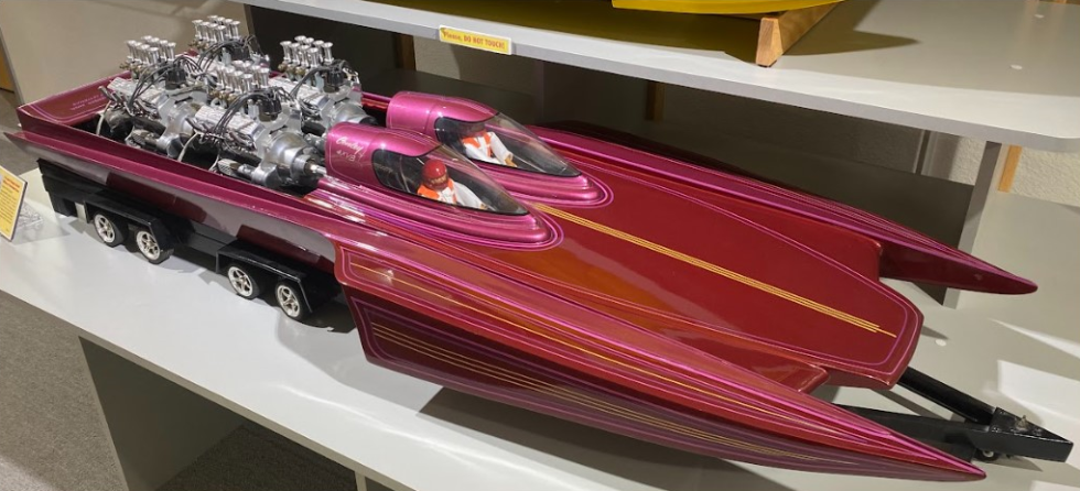 1/4 Scale 4-Engine Model Offshore Powerboat Racer - The Miniature ...